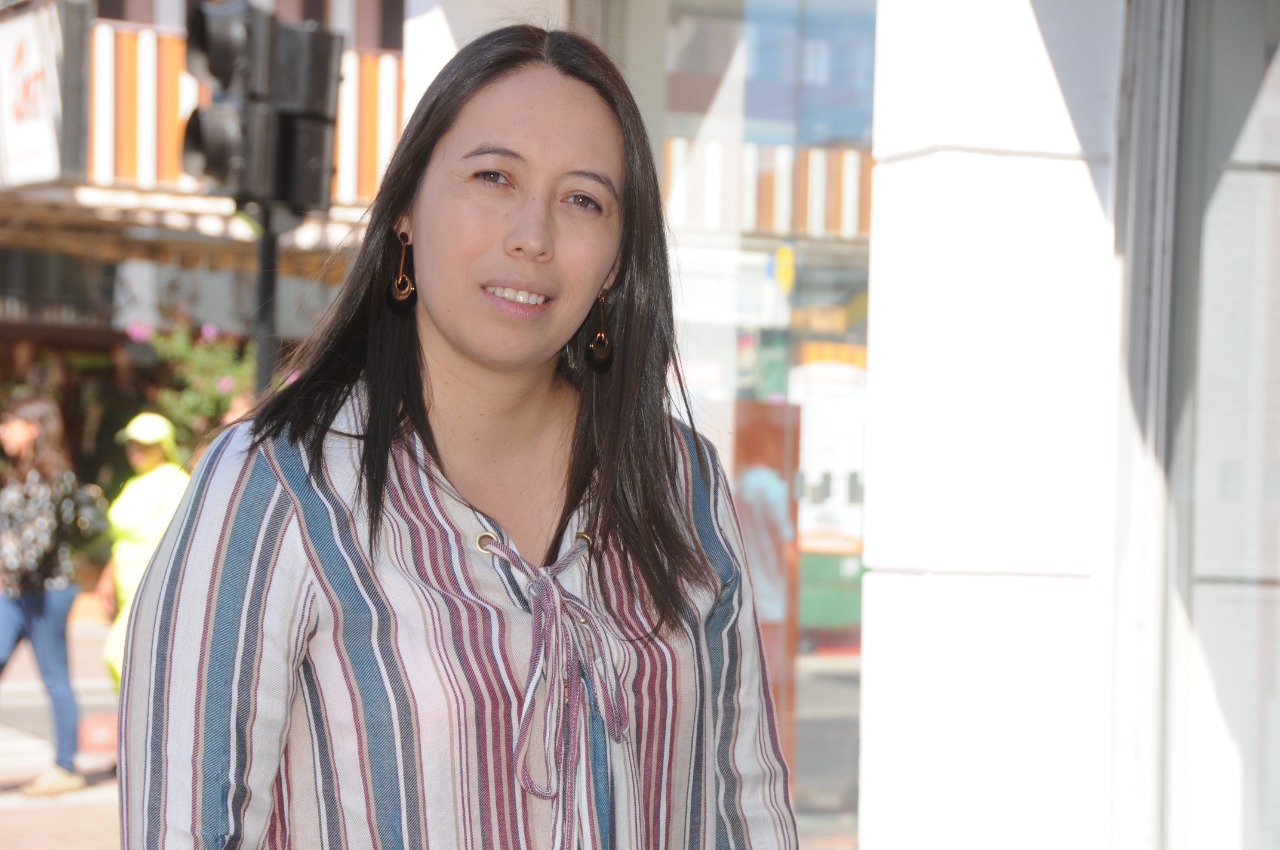 Claudia Fuentes nos invita a Mujeres in-Visibles 2022 - deLogística